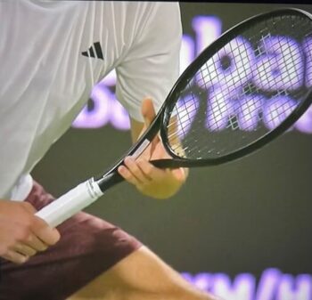 Tsitsipas new racquet - Tennisnerd.net